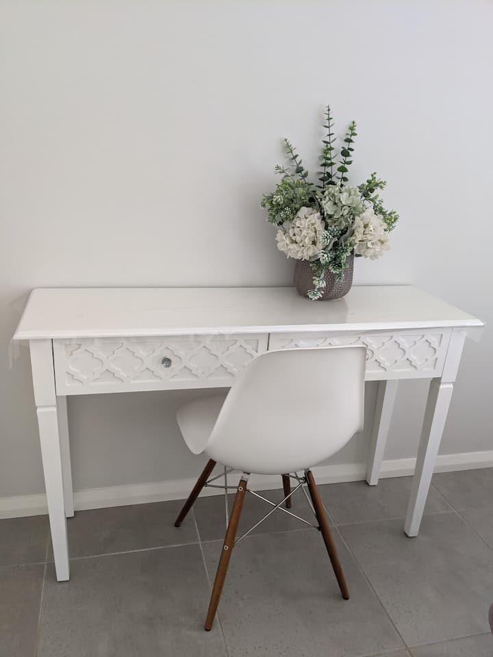 Double Bed And Small Desk Lamp. Clean And Bright. - Saint Andrews