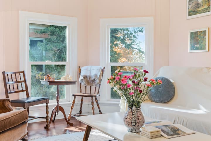 Walkable, Clean & Sunny Loft In Historic Victorian - Salt Lake City, UT