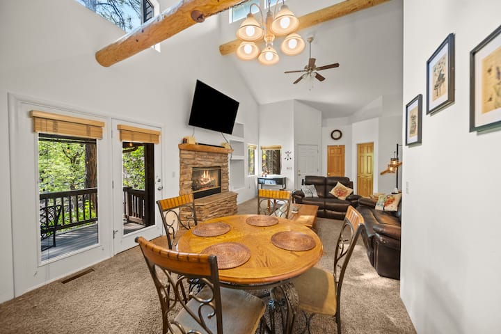 Huge Home W/ Deck : Walk To Forest Trails & Golf - Pinetop-Lakeside, AZ