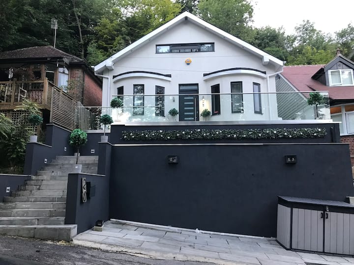 2bed Unique And Artsy Home Let - 레드힐
