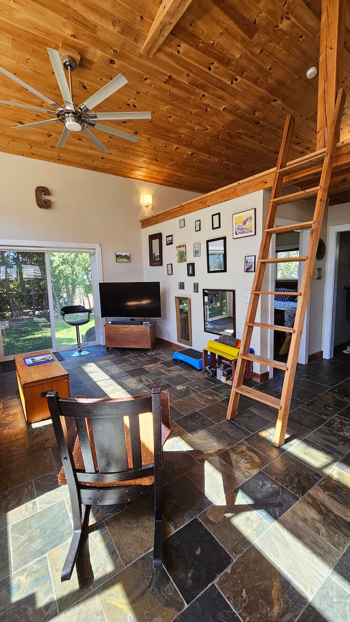 The Golden Cottage Near Mountains/lakes/cafes - Vermont