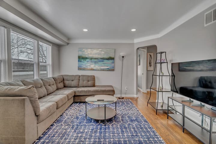 Cozy & Updated Home *Near Beaumont - Southfield, MI