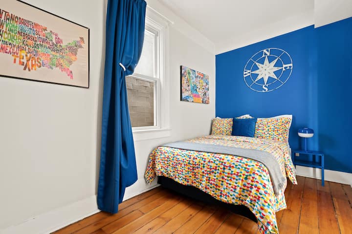 Festive Graffiti Pop-art | 1pbr | Wicker Park - Lincoln Square - Chicago