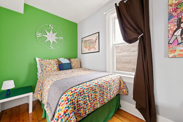 Festive Graffiti Pop-art | 1pbr | Wicker Park - Chicago, IL