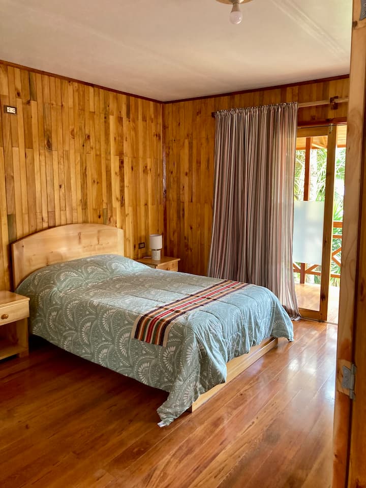 Holzhaus: Cabaña De Madera Con Balcón Y Vistas - Peru