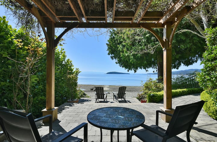 Beach Hideaway - Eagles Suite - Sechelt