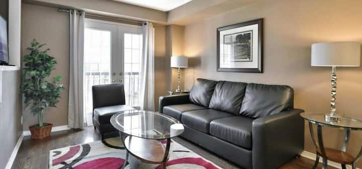 Executive West Oak Trails 3 Bed Townhome - Mississauga