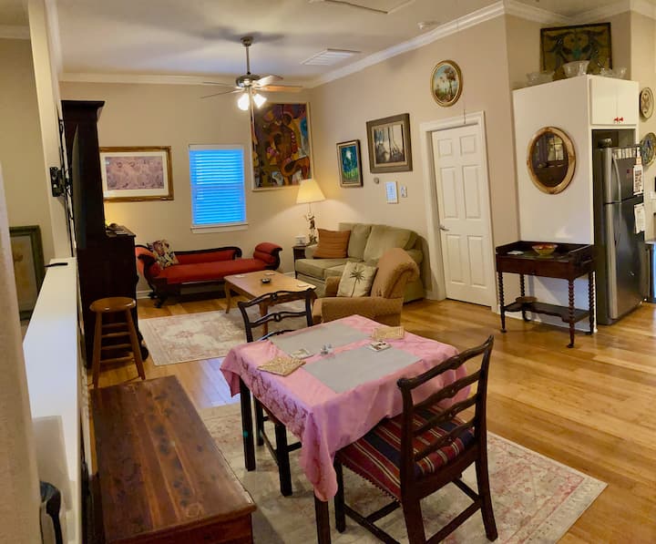 Hopkins House Garage Apartment In Lively Montrose - Fourth Ward - Houston