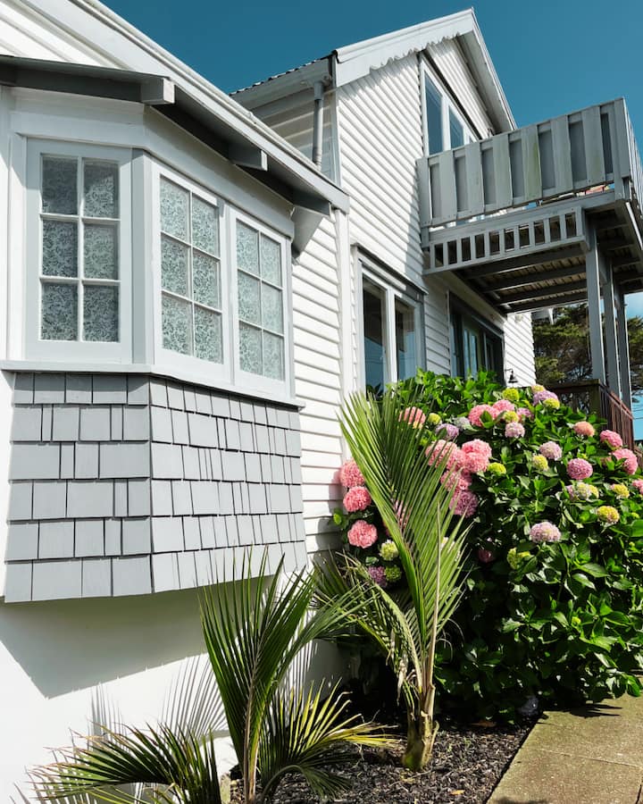 Waiheke Character Cottage In Peaceful Paradise - Waiheke Island