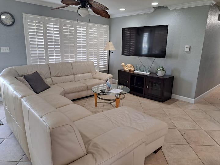 Whiskey Creek Getaway On Canal With Pool Home - Fort Myers
