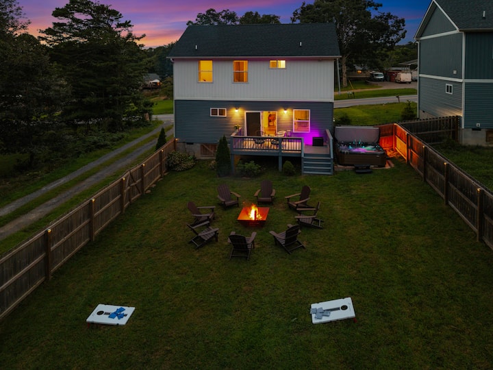 Proximity. Luxe. Hot Tub. Fire Pit. Have It All. - Asheville, NC
