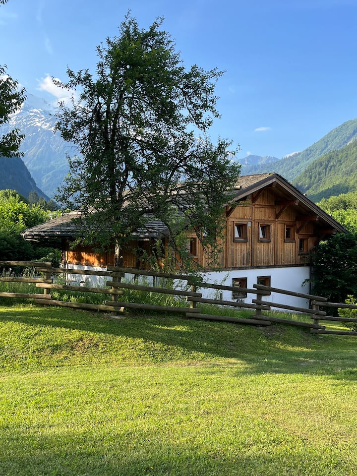 Modern 4-bed Home With Epic Views - Passy