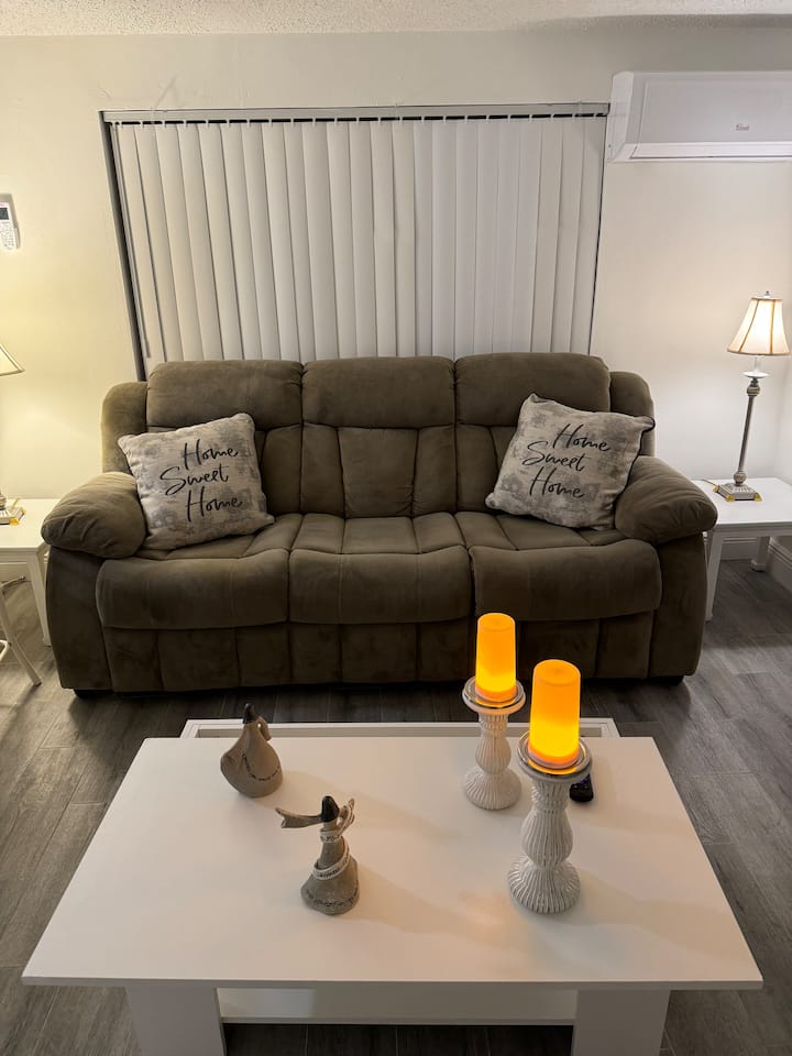 J &J Place Cheerful 1 Bedroom Apt With Parking - Dania Beach, FL