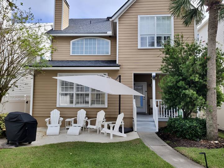 The Whale | Huge Private Home Steps From The Beach - Jacksonville Beach, FL