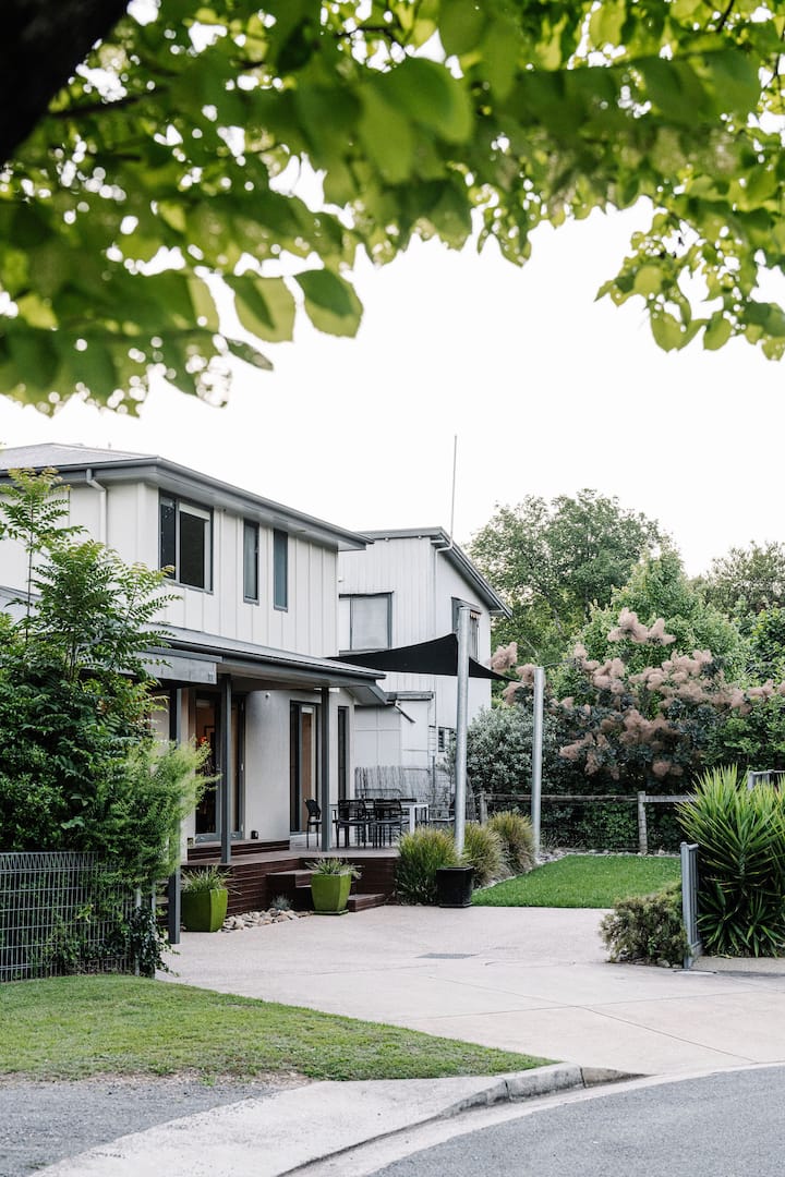 Art House On Elm - The Art Inspired Townhouse On Elm, Featuring 3 Bedrooms And 3 Bathrooms - ブライト