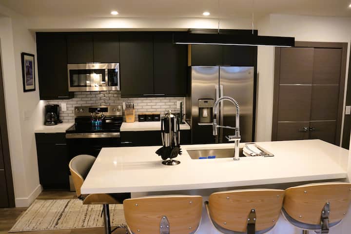 Cozy 2 Br Condo Super Close To Skiing And Village - Vail, CO