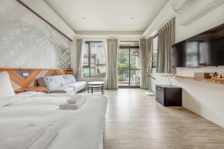 魚兒尖尖民宿-陽台雙人房｜魚池市區鬧中取靜｜好停車｜住宿包含手作早餐、小點心 - 차오툰 진