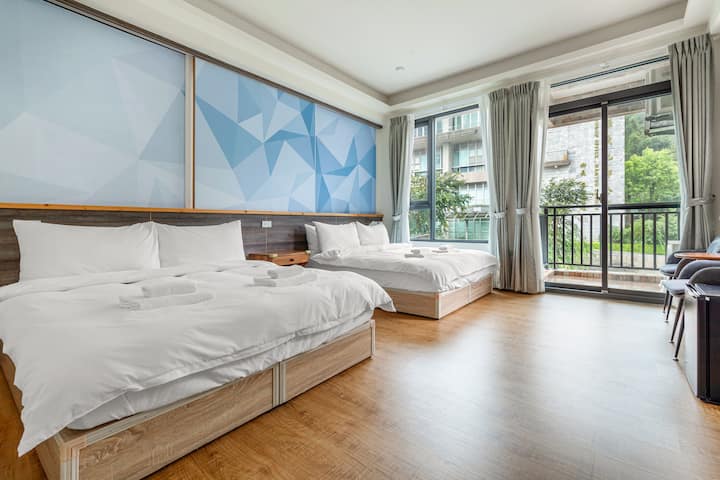 魚兒尖尖民宿-陽台四人房｜魚池市區鬧中取靜｜好停車｜住宿包含手作早餐、小點心 - 魚池鄉