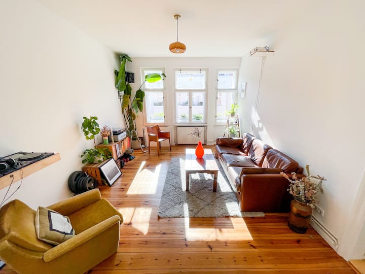 Charming 85sqm Altbau Flat In The Heart Of Rixdorf - Berlín