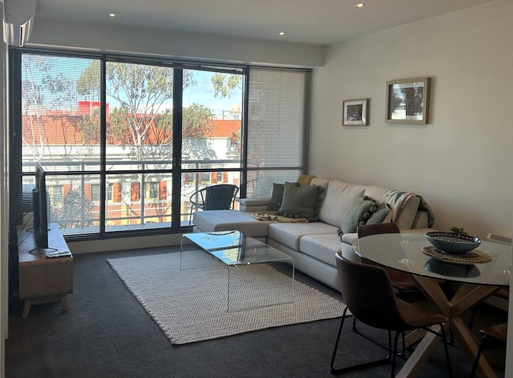 Waterfront Apartments: 1 Bedroom Apartment (4607) - North Shore