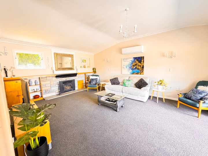 The Esplanade * 3 Bedroom House - Gisborne