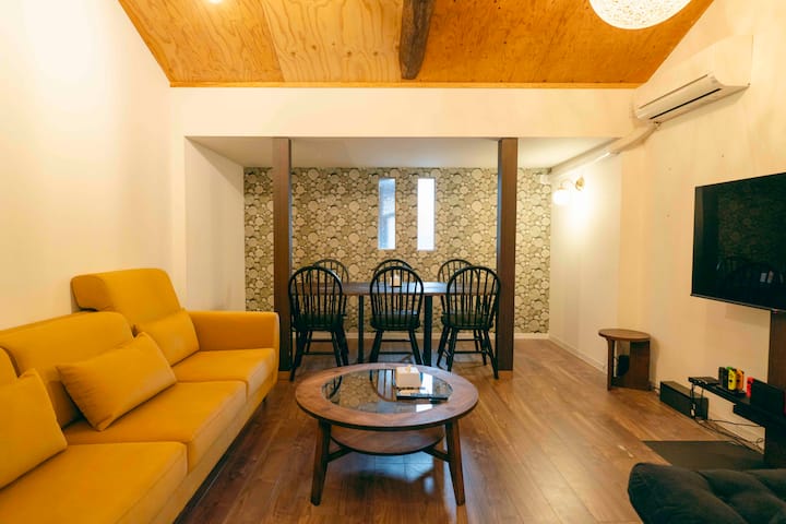 梅田徒歩圏の別荘/ なんば・道頓堀にもアクセス抜群/ 大阪観光にも最適/ 1棟丸々貸切利用可【vi】 - Suita