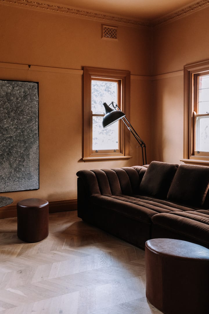 Joan
C. 1930 - 奧爾伯里