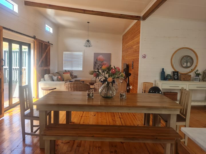 Lazeee Days, Cozy Cabin Close To Beach - Kenton-on-Sea