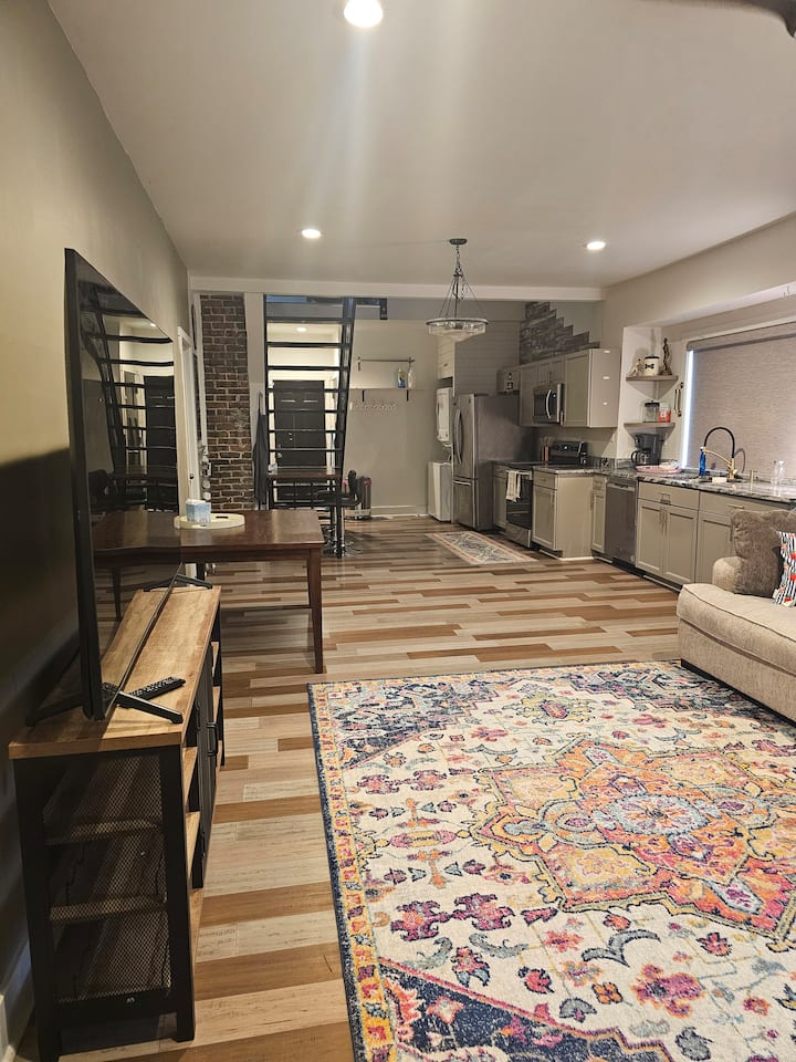 3 Bed 2 Bath Private Home - Fenced Yard! Downtown - Indiana