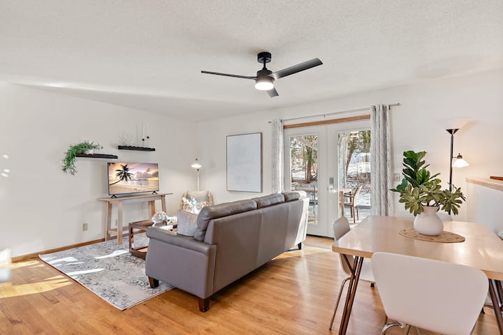 The Pine House: A Cozy Home For You & Yours! - Baytown Township