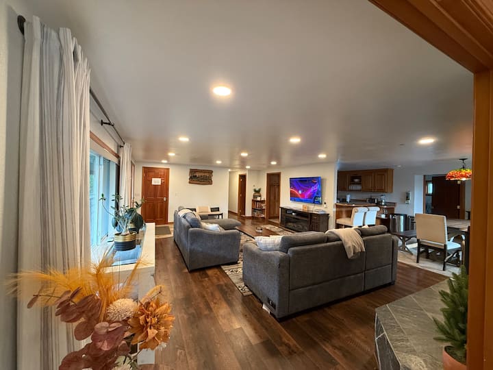 Spacious & Inviting 4bed/2bath With Hot Tub Onsite - Anchorage