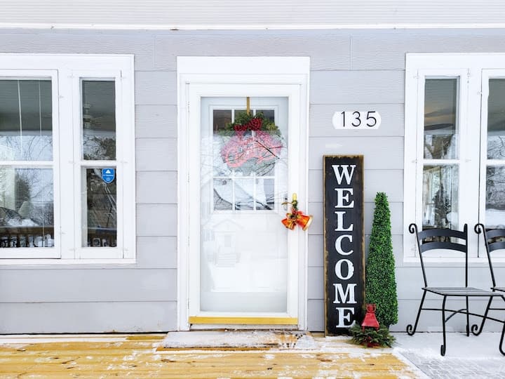 Hot Find *Powderhorn Porch* 4b/1ba Dwntwn Bungalow - Ironwood, MI