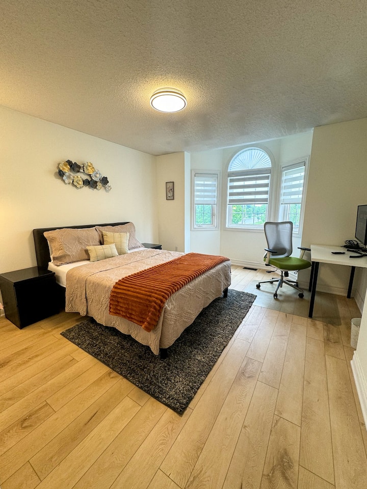 Luxurious Cozy Modern Private Bedroom W/ Tv R4 - Oshawa
