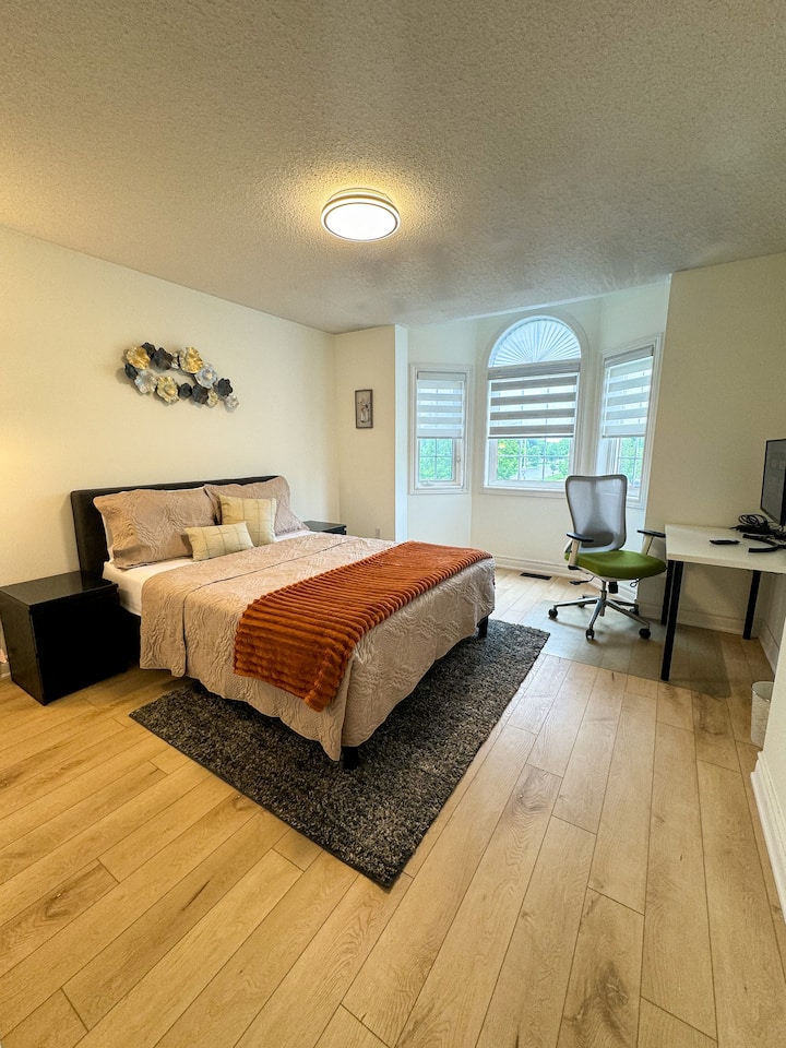 Luxurious Cozy Modern Private Bedroom W/ Tv R4 - Oshawa