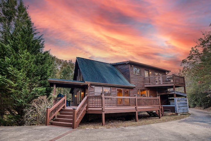 Modern-spacious-cozy, Blue Ridge Cabin W/ Hot Tub! - Blue Ridge, GA