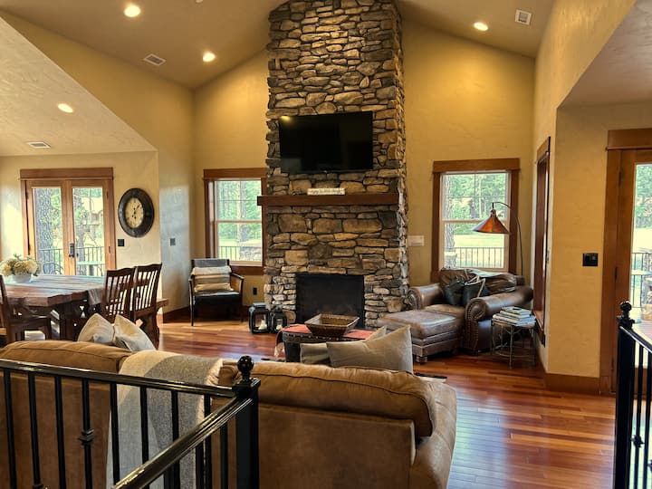 Commodious Country Hideaway Nestled In Suncadia - Washington