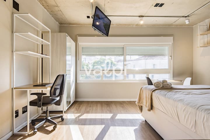 Loft Moderno, Iluminado Com Janela Grande – Nb0706 - Porto Alegre