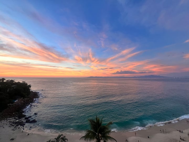 Coastal Bliss: Beachfront Condo In Puerto Vallarta - Mexico