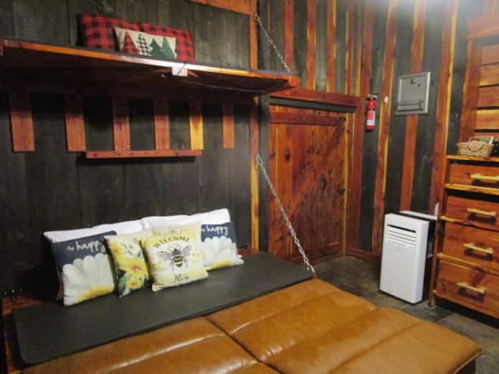 B's Bunkhouse - Marshfield, MO