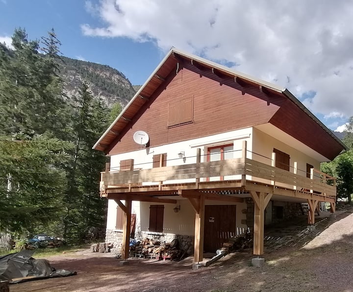 Chalet Jausiers Idéal Pour Un Séjour En Famille - Larche