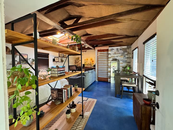 Private Studio In Urban Garden Inc Laundry Service - Castro Valley, CA