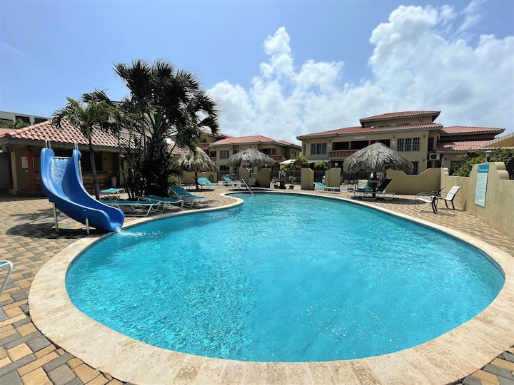 10 Minute Walk To Palm Beach-renovated Condo - Aruba