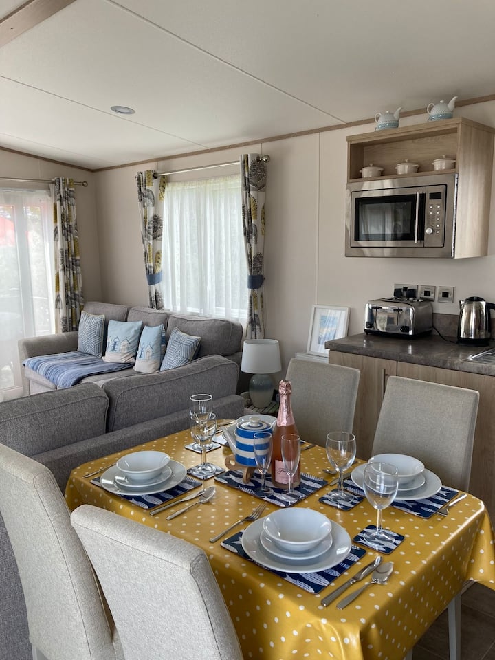 Welcome To Our Luxury Caravan In Bude. - Bude