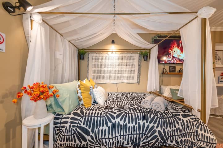 Romantic At Sea| Ocean Front Complex| Pool Open - Daytona Beach, FL