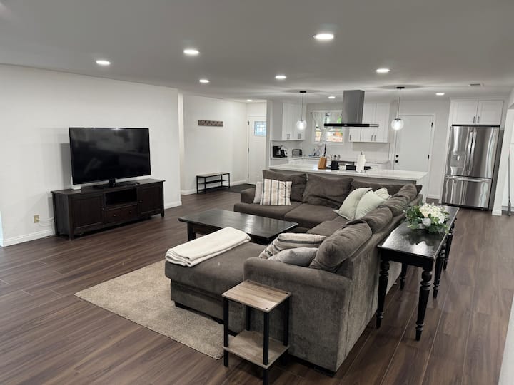 Dream Home Away From Home - Huge Common Area! - San Diego, CA