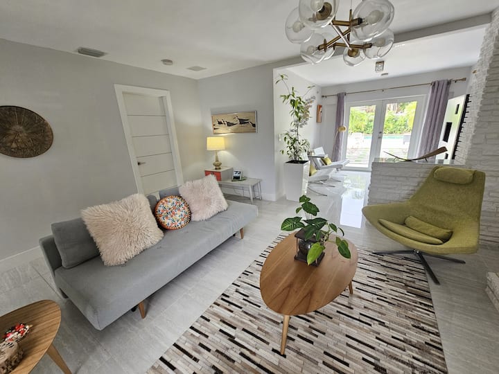 Spacious Mid-century House 4br/heated Pool/hottub - Fort Lauderdale, FL