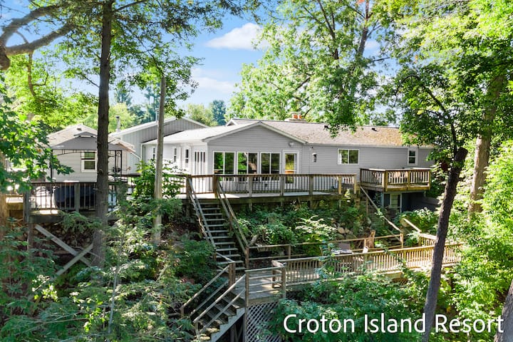 River Front Home With A Shared Island! - Newaygo State Park, Newaygo