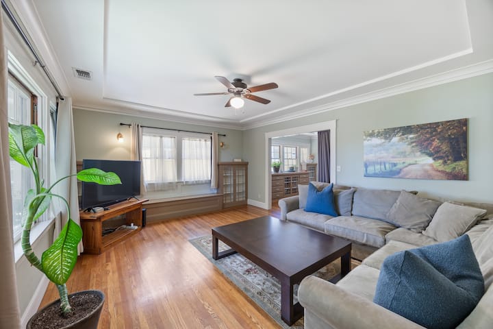 Spacious Upstairs East Sac/midtown Apartment - Sacramento