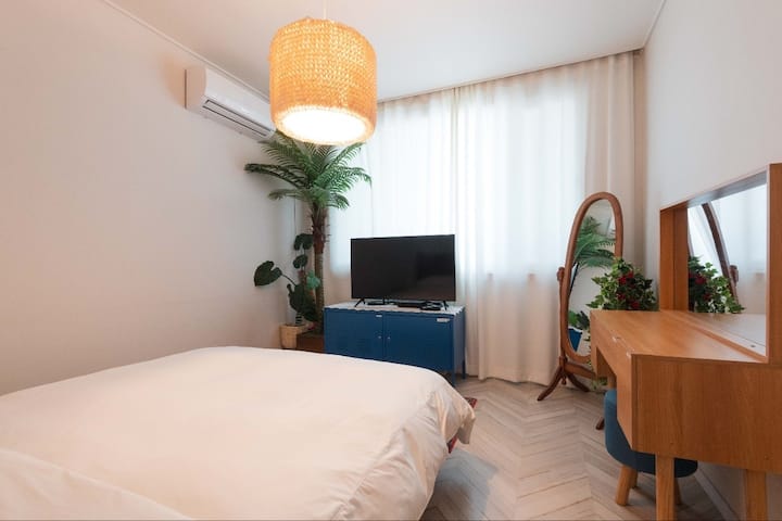 연당길
Ktx5분,넷플릭스,디즈니+,연박할인,경포,청결숙소,안목,초당근처,유아,빔프로젝트룸 - Gangneung-si