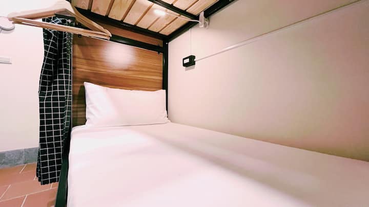 六床混合背包房|斜坡客棧 Kivala Hostel|金門閩南建築背包客棧 - Taiwán